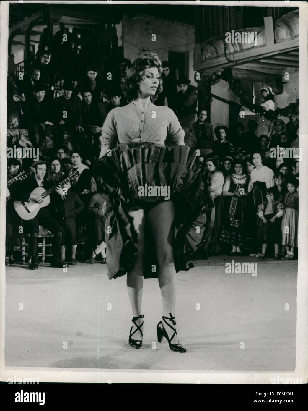Sophia loren as flamenco dancer -Fotos und -Bildmaterial in hoher ...