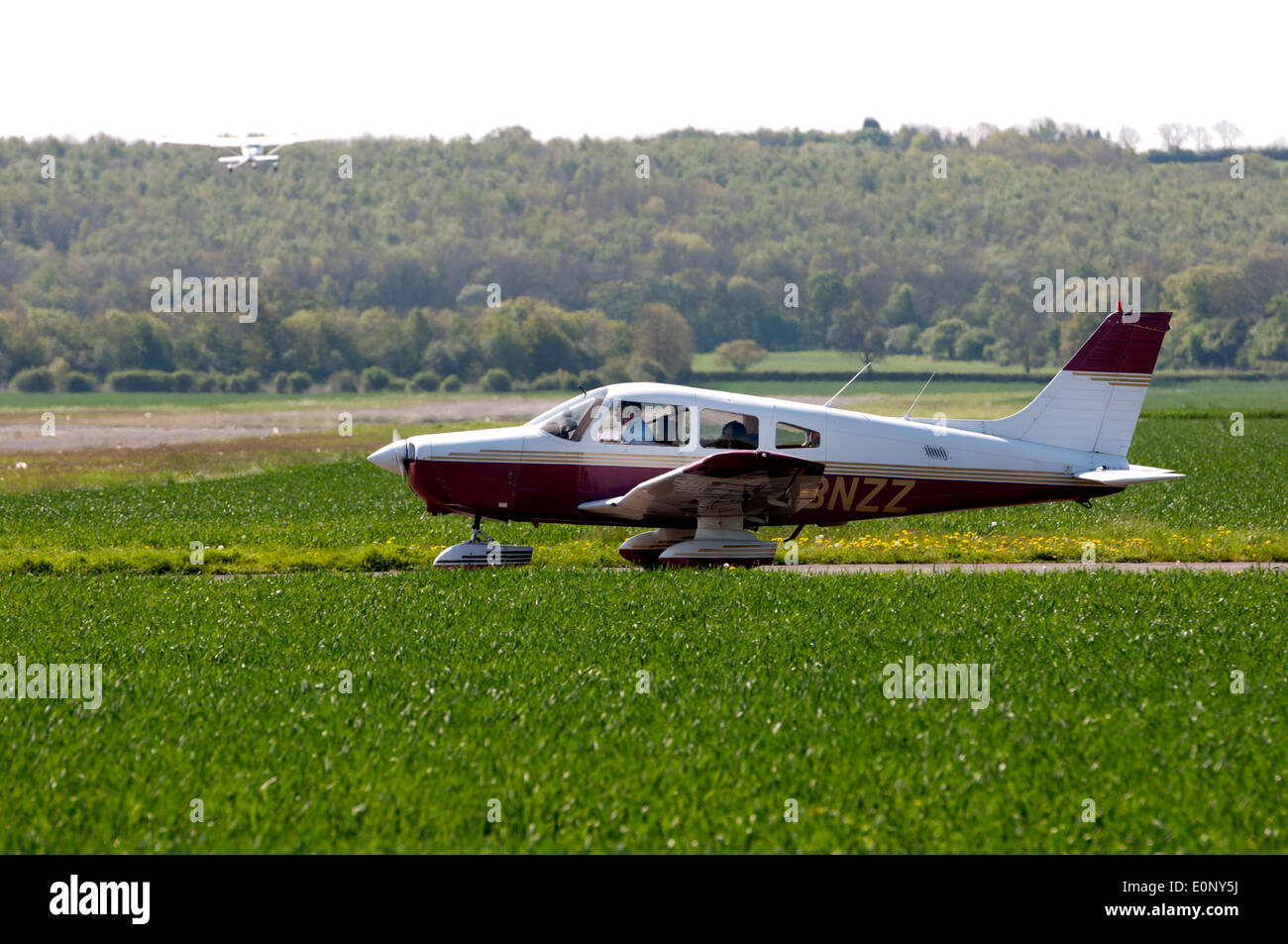 Piper pa28 krieger kleines leichtflugzeug -Fotos und -Bildmaterial in ...