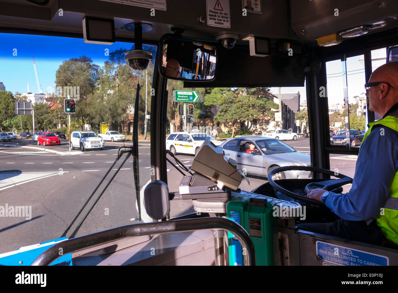 Driver windshield view -Fotos und -Bildmaterial in hoher Auflösung – Alamy
