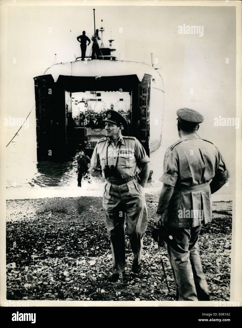 Panzer mit infanterie -Fotos und -Bildmaterial in hoher Auflösung – Alamy
