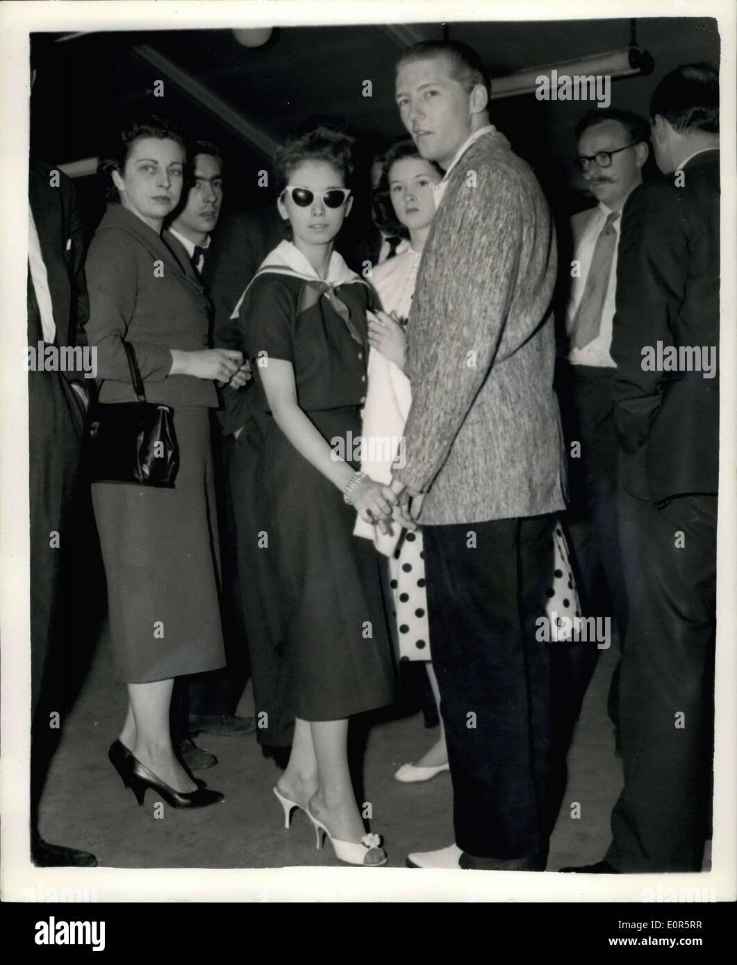 27. Mai 1958 - Sänger Jerry Lewis und seine Kind-Braut: Sänger Jerry ...