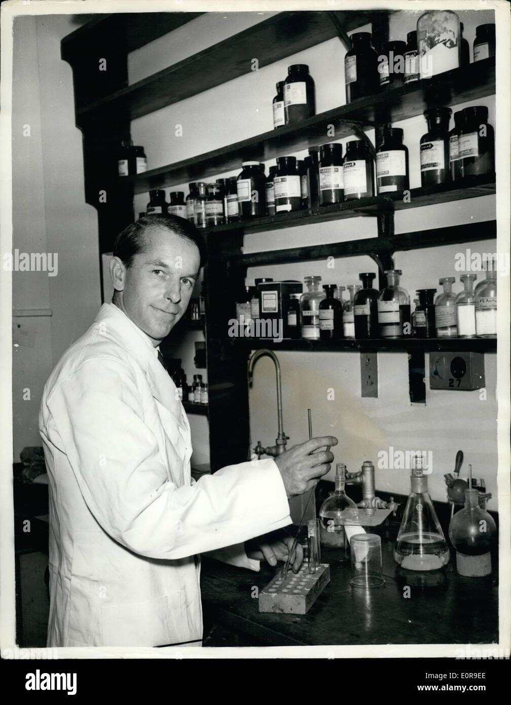 10. Oktober 1958 - gewinnt britischer Wissenschaftler. NOBEL PRIZE DR ...