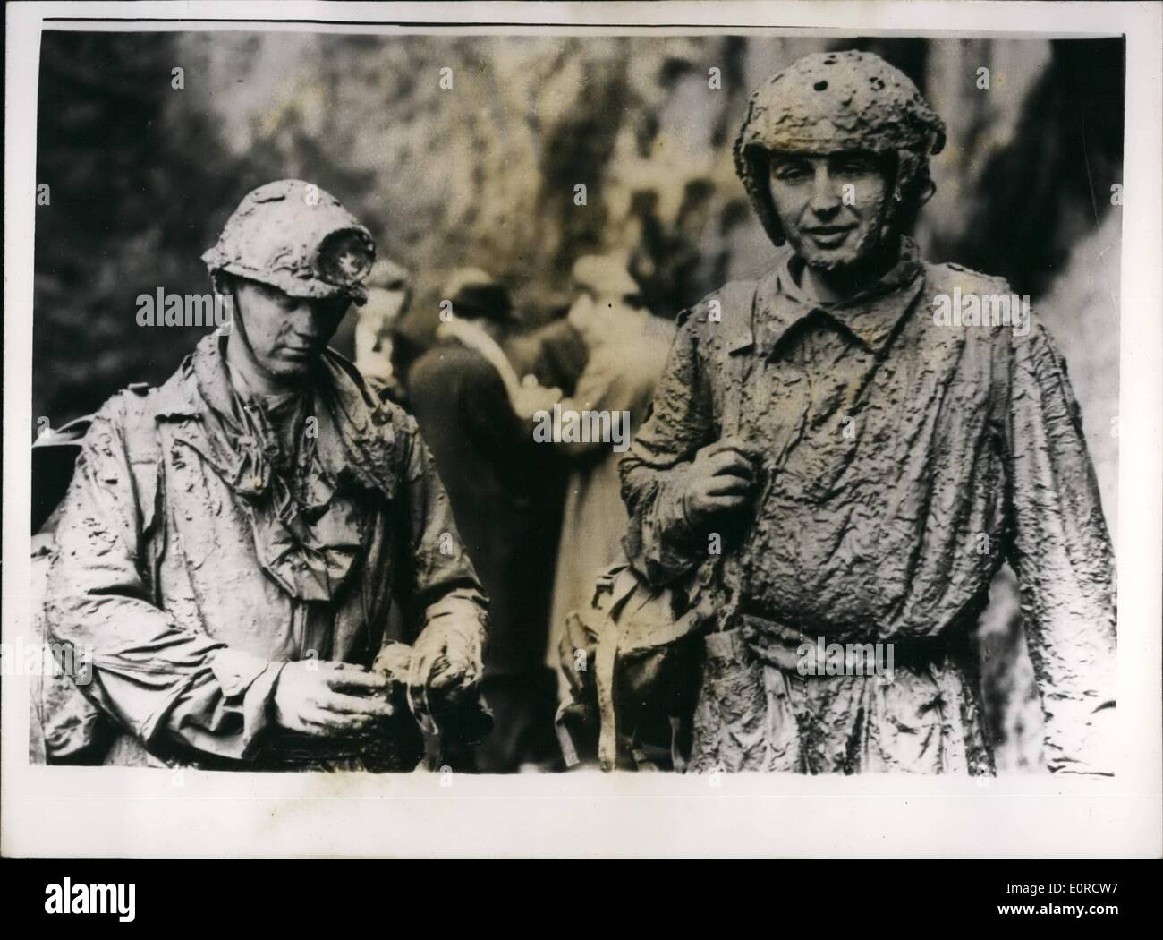 000 ft below earth in peak cavern -Fotos und -Bildmaterial in hoher ...