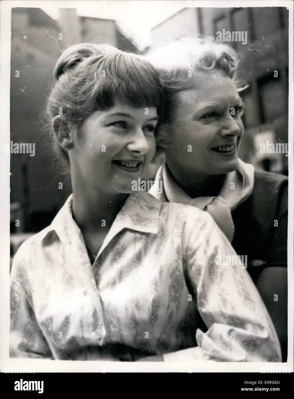 Foto Zeigt Drei Schauspielerinnen Stockfotos und -bilder Kaufen - Alamy