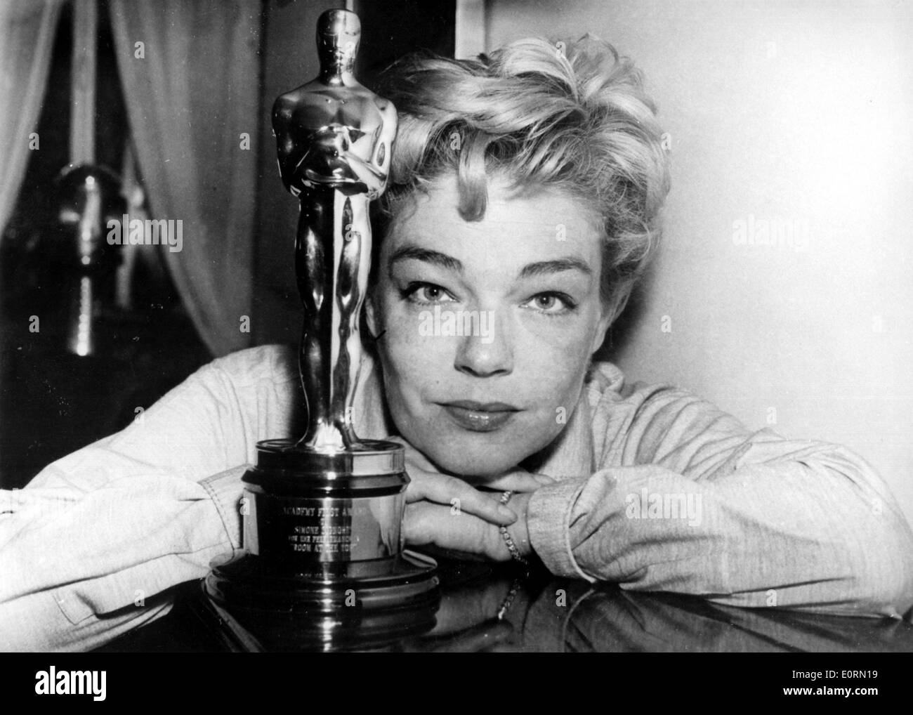 Simone signoret actress -Fotos und -Bildmaterial in hoher Auflösung – Alamy
