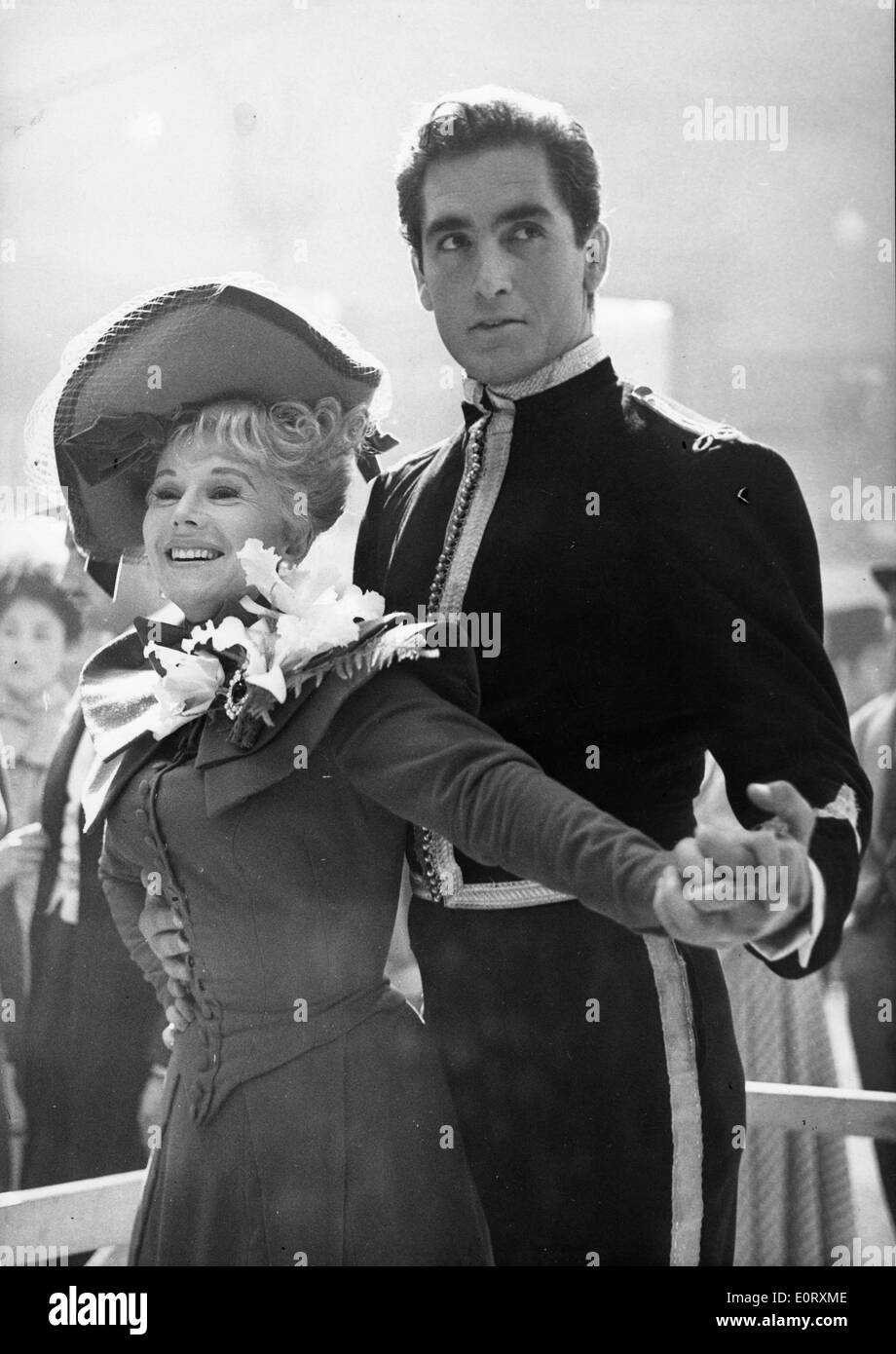 Sari zsa zsa gabor -Fotos und -Bildmaterial in hoher Auflösung – Alamy