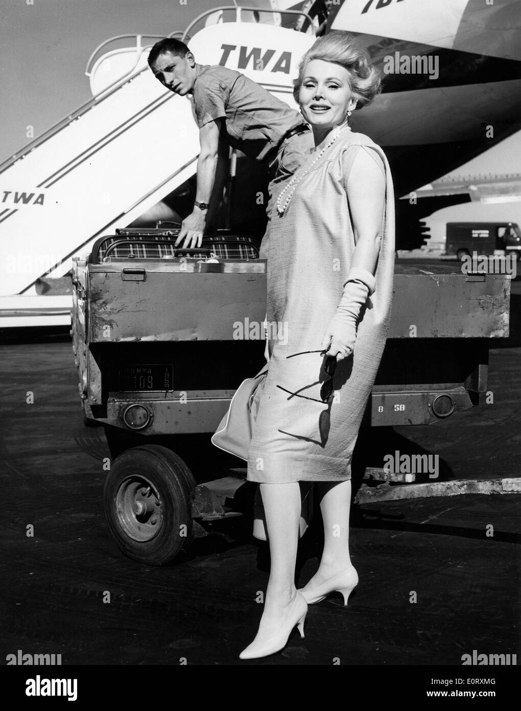 Sari zsa zsa gabor -Fotos und -Bildmaterial in hoher Auflösung – Alamy
