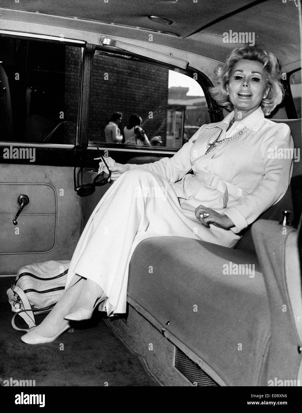 Sari zsa zsa gabor -Fotos und -Bildmaterial in hoher Auflösung – Alamy