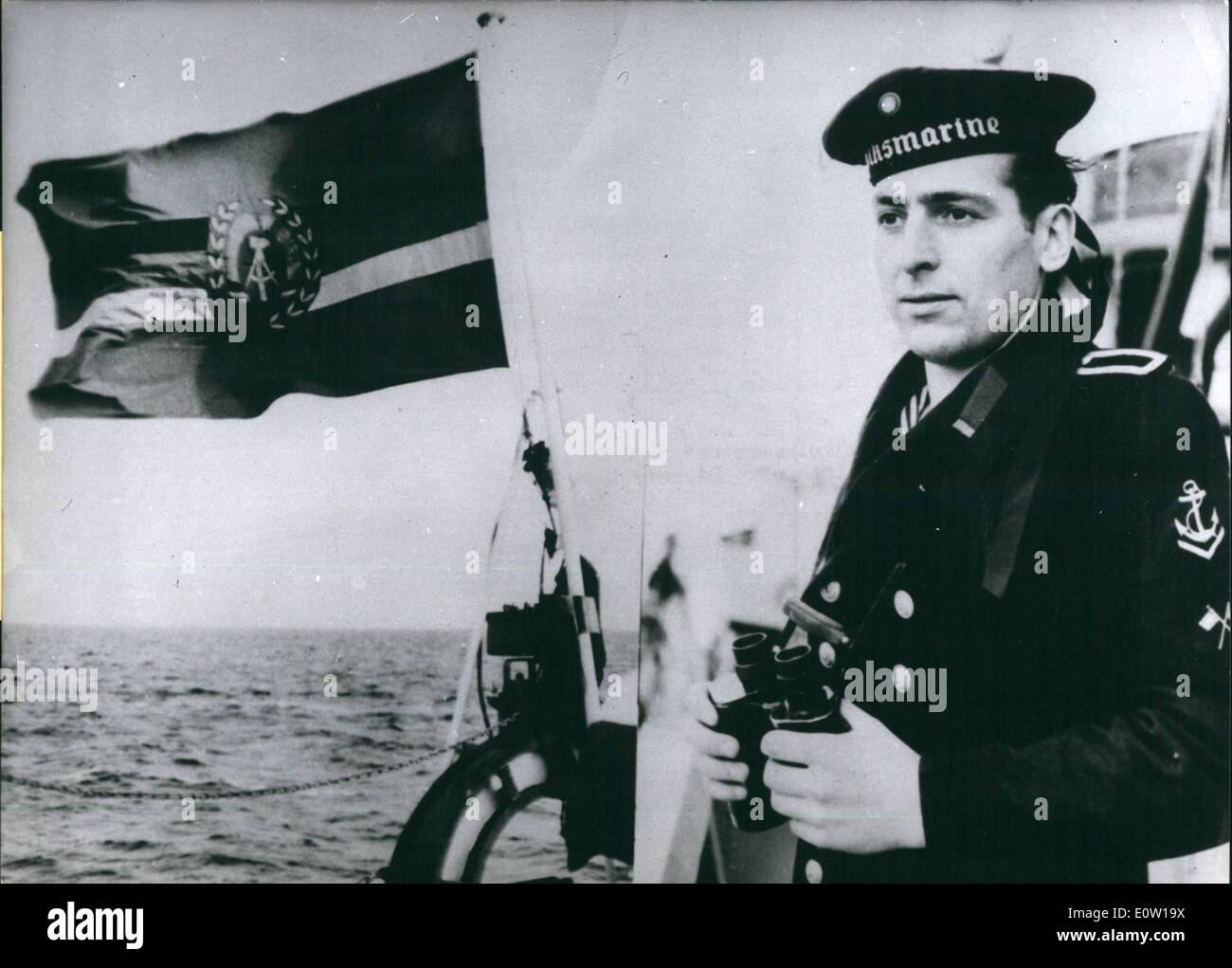 11. November 1960 - DDR-Marine neue Flagge mit neuen Namen. Der DDR ...