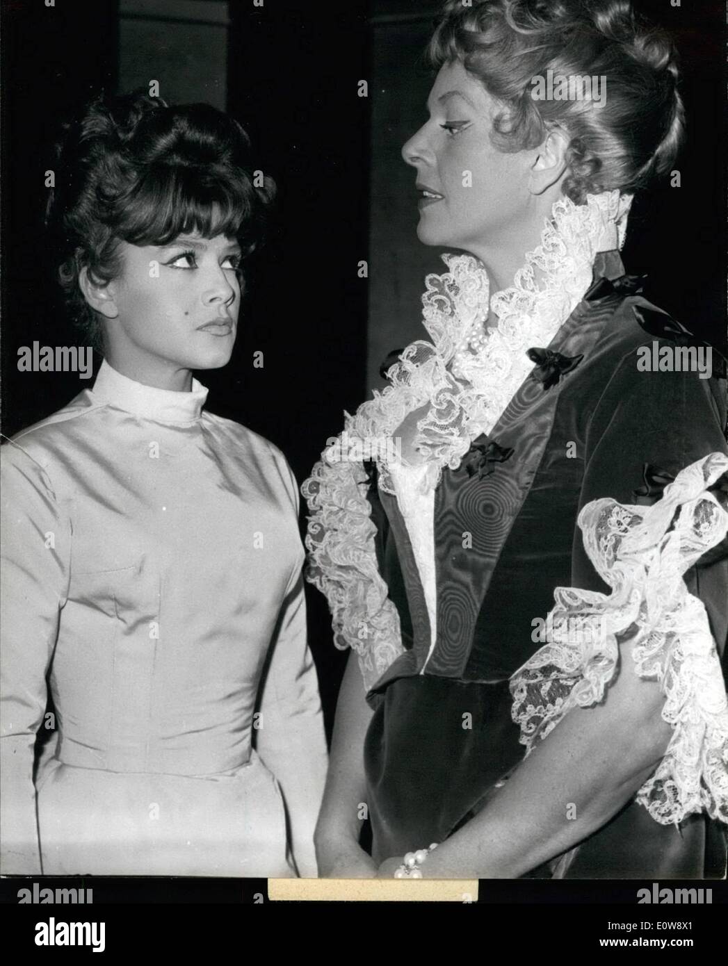 12. Dezember 1961 - Co-STARS CO-NING junge Schauspielerin mit MADELEINE ...