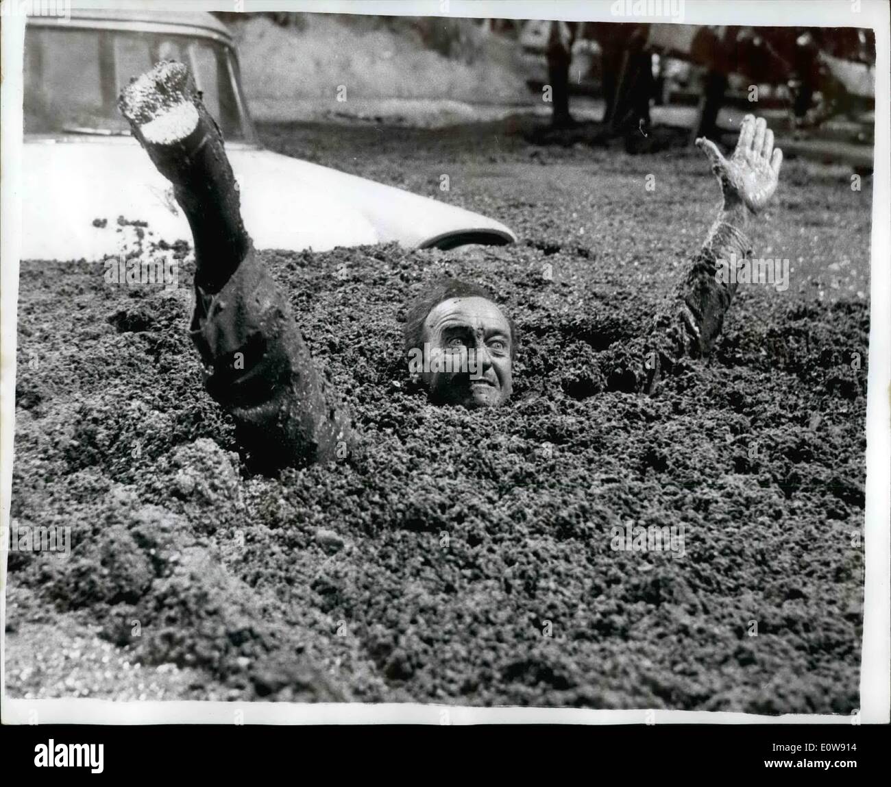 Bis zu ihren hälsen im schlamm -Fotos und -Bildmaterial in hoher ...