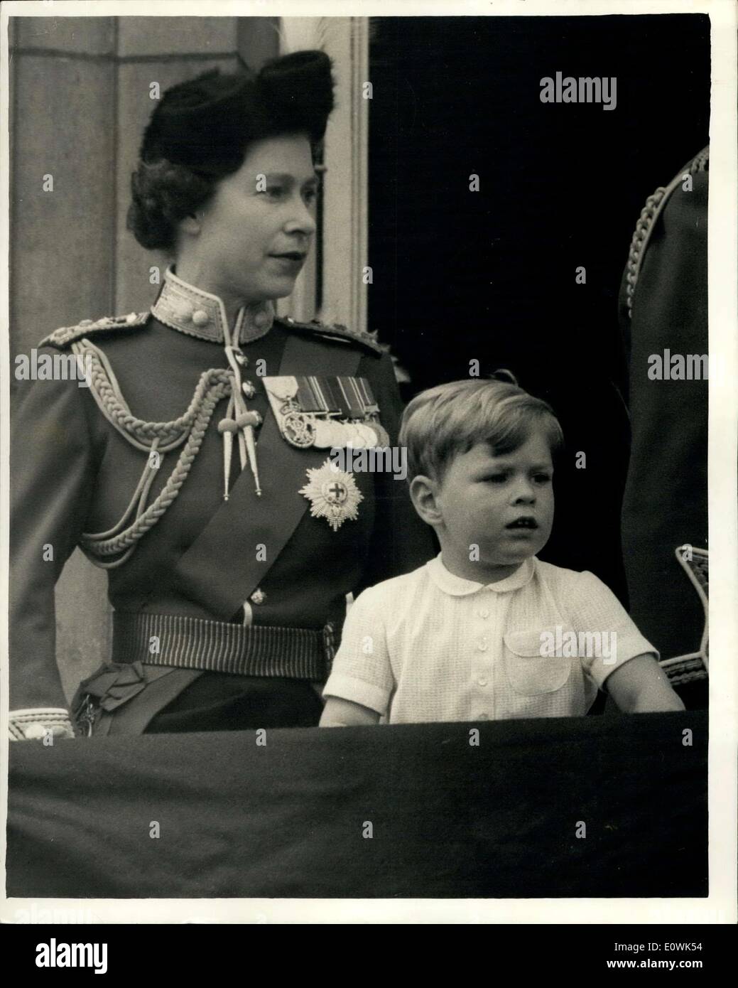 Mutterkönigin elizabeth ii -Fotos und -Bildmaterial in hoher Auflösung ...