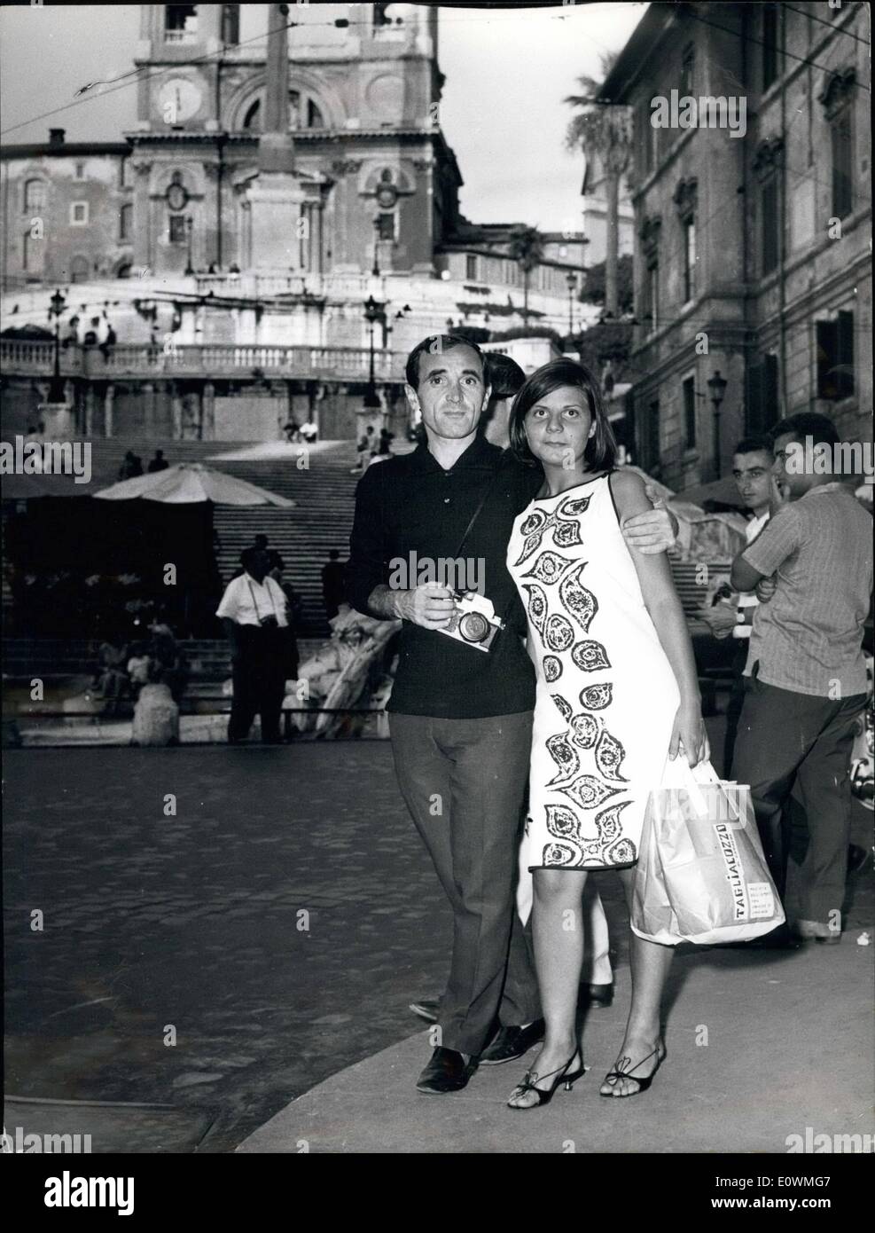 8. August 1963 - Charles Aznavour das berühmte '' chansonnier'' kam ...