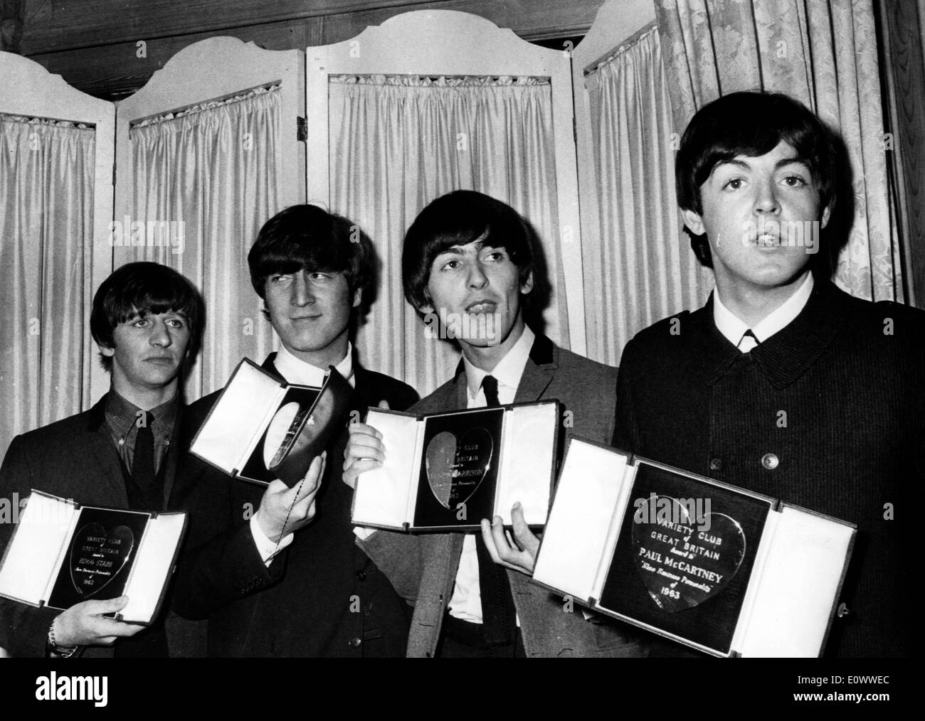 Die Beatles hält ihre Show-Business-Awards Stockfotografie - Alamy