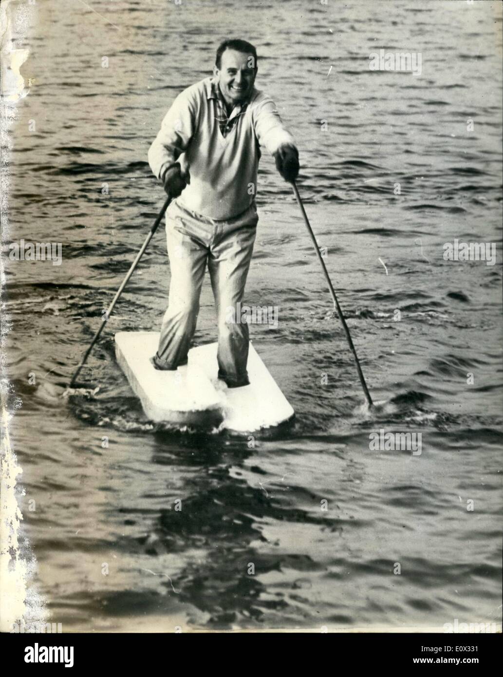 Skifahren im sommer oder winter auf dem wasser -Fotos und -Bildmaterial ...