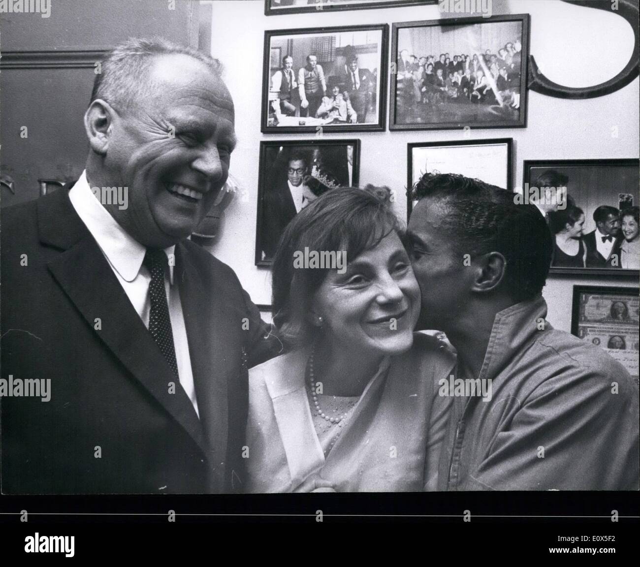 Gert fröbe goldfinger -Fotos und -Bildmaterial in hoher Auflösung – Alamy
