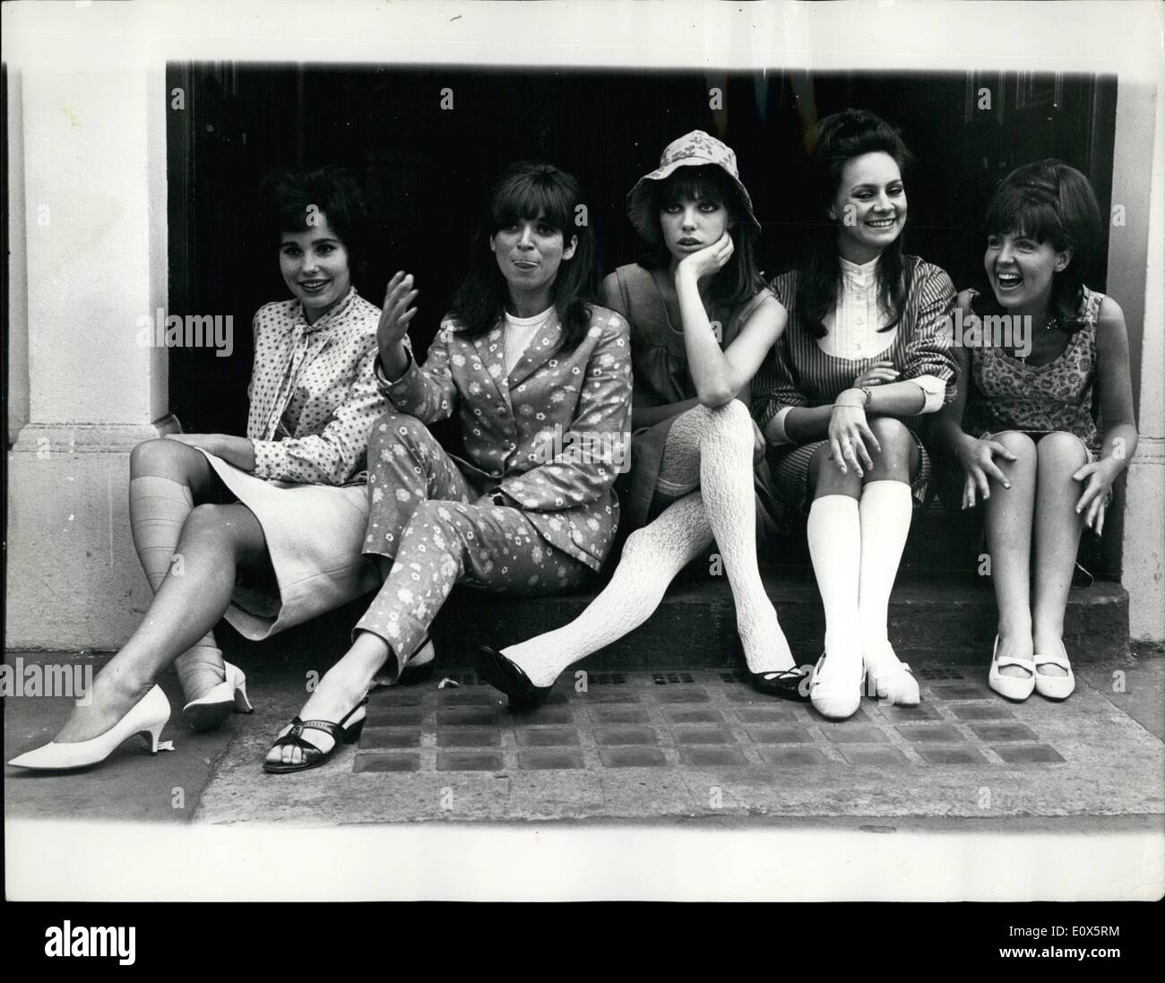 6. Juni 1965 - der fünf frechste Schulmädchen In Britain: A 250.000 ...