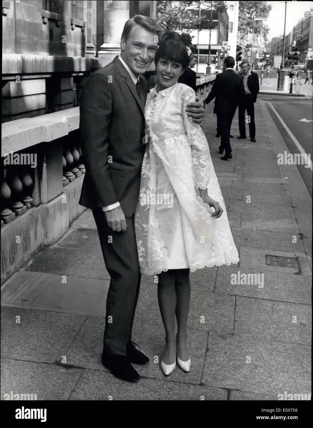 7. Juli 1965 - Sänger Frank Ifield Weds: Volkssänger, die Frank Ifield ...