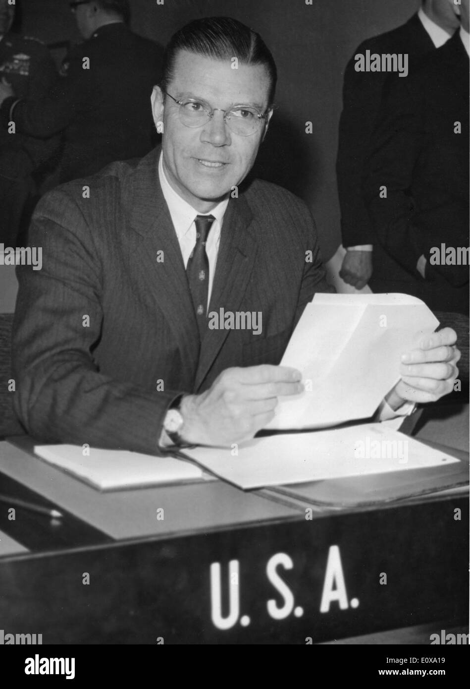 Verteidigungsminister robert mcnamara -Fotos und -Bildmaterial in hoher ...