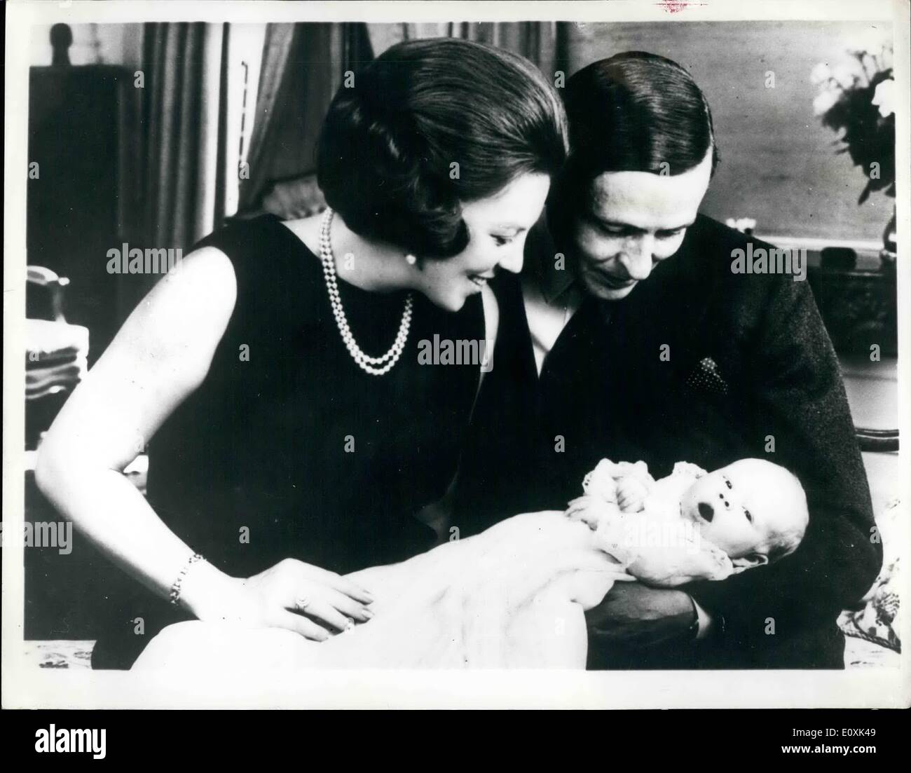 5. Mai 1967 - Kronprinzessin Beatrix und Prinz Claus mit baby Sohn ...