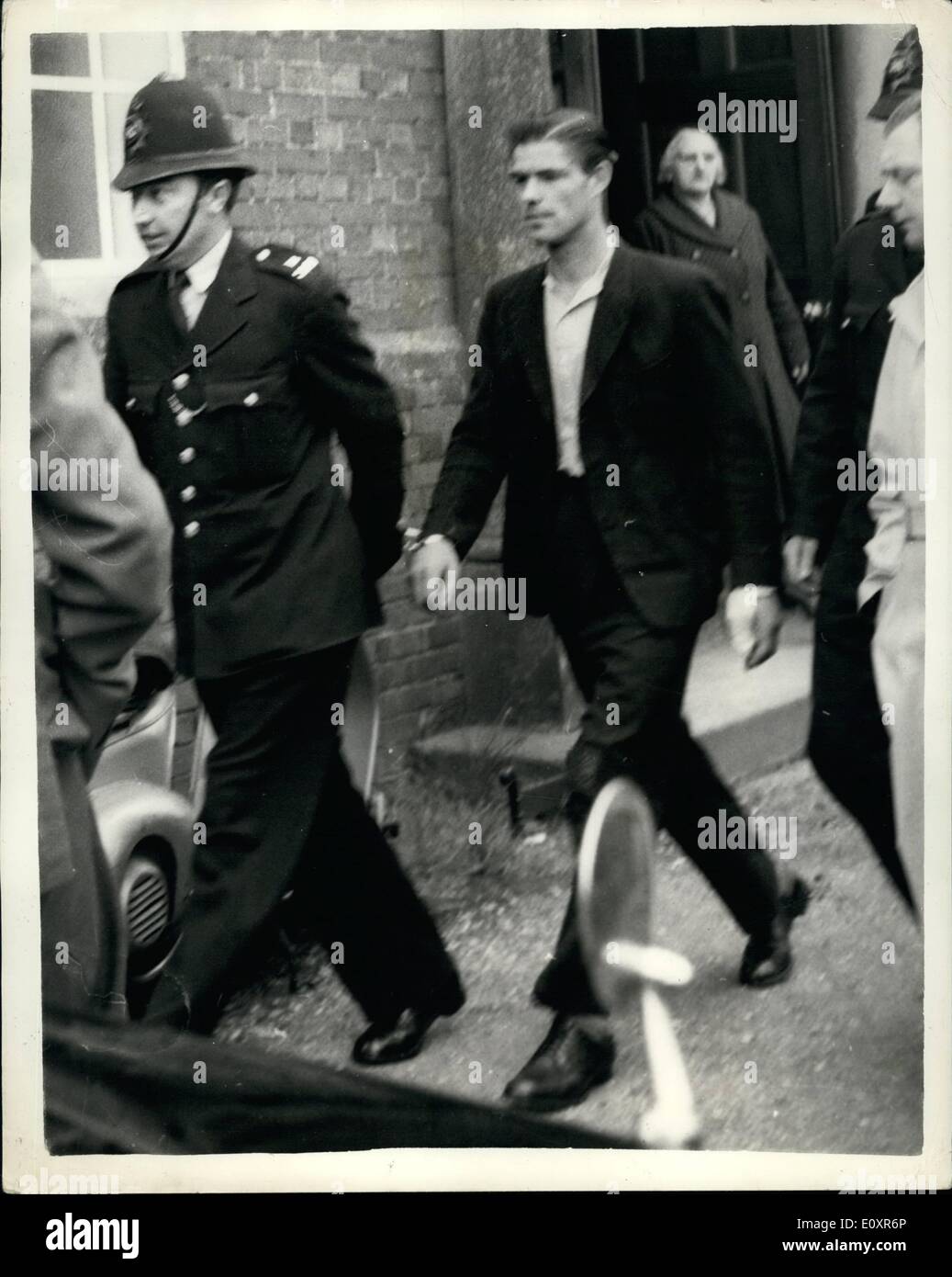 Handschellen angeklagtes gericht -Fotos und -Bildmaterial in hoher ...