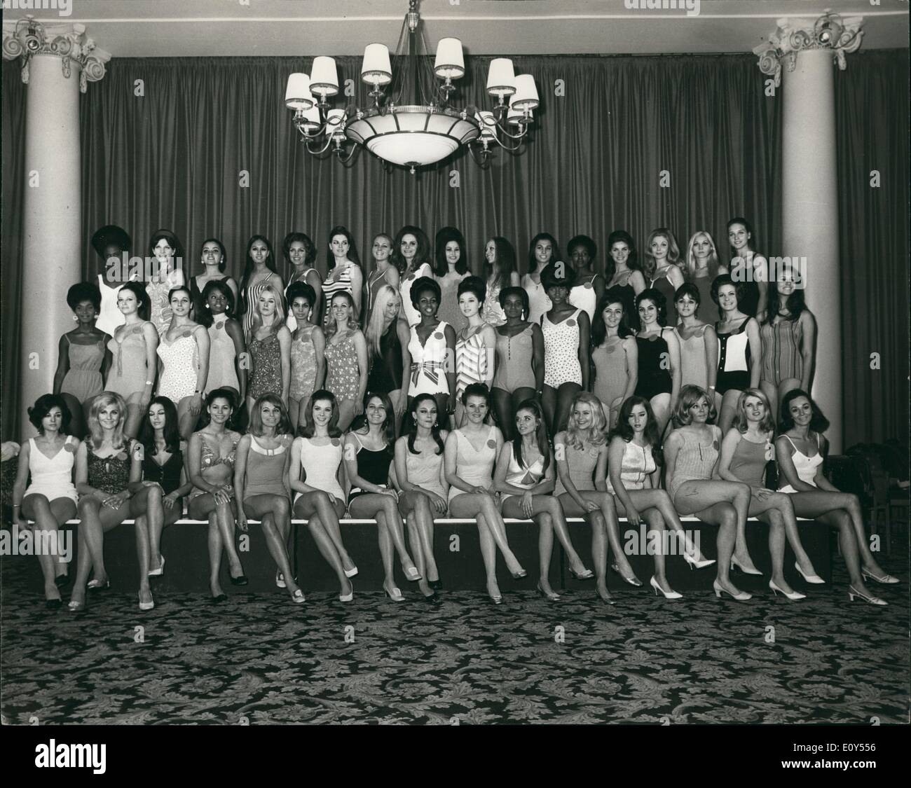 11. November 1968 - Miss-World-Teilnehmer in Badeanzügen: viele der ...