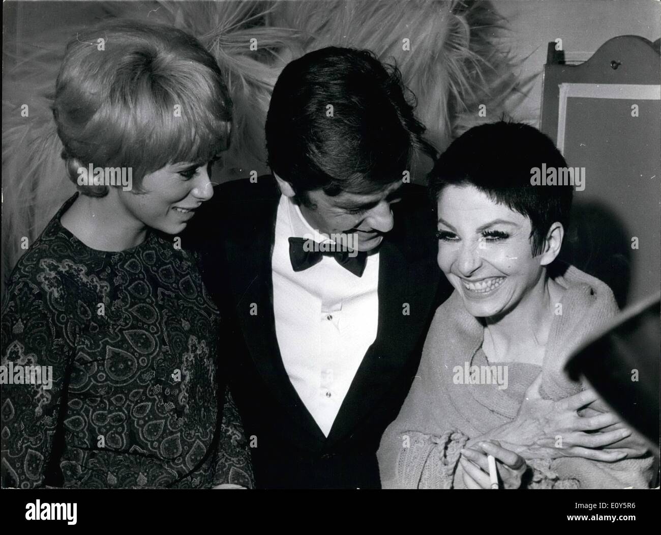 Zizi Jeanmaire Stockfotos und -bilder Kaufen - Alamy