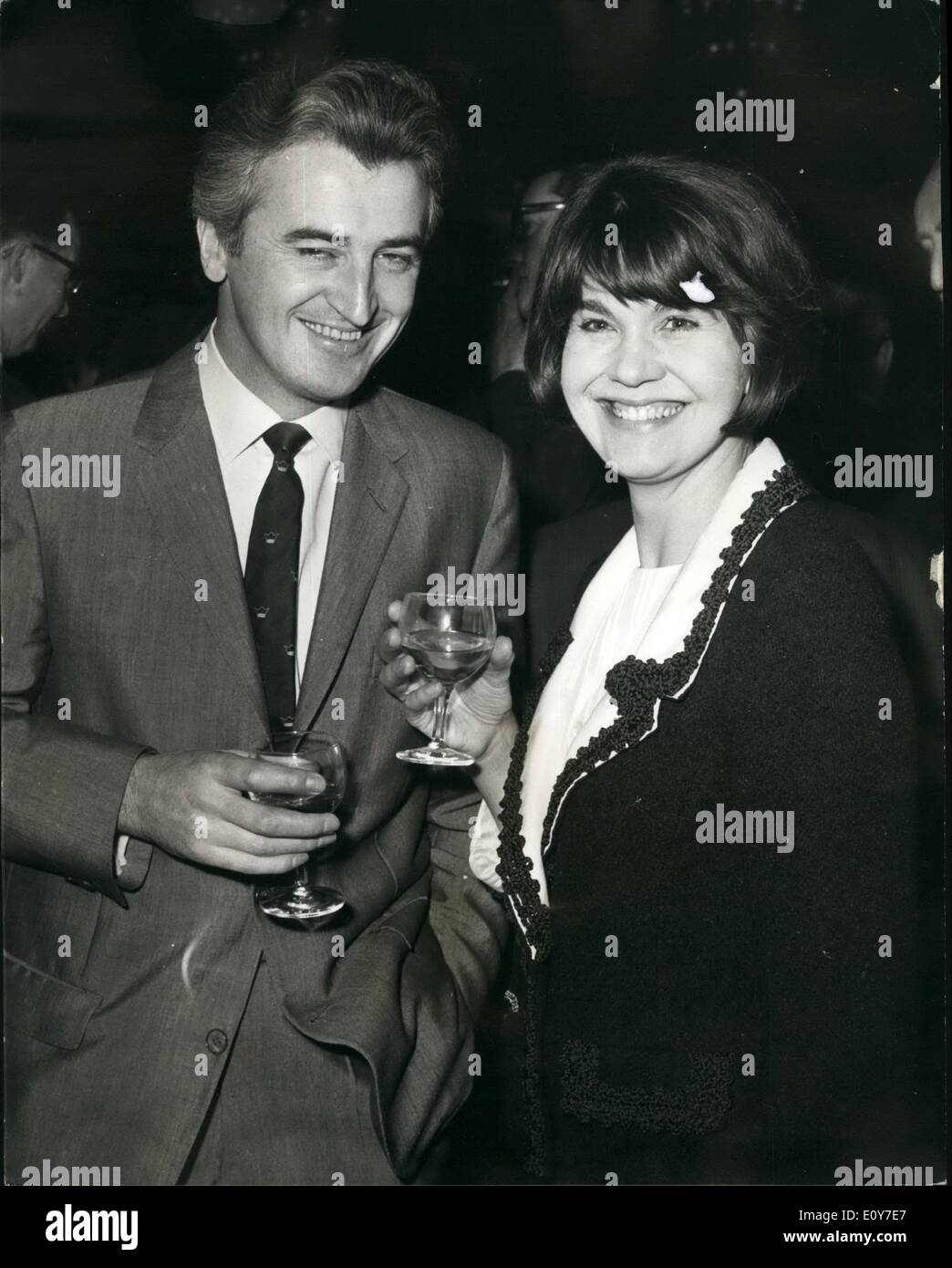 1. Januar 1969 - Bill Simpson wird verklagt für Scheidung: Bill Simpson ...