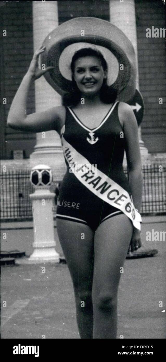 15. November 1969 - '' Miss Frankreich 1969'' Suzanne Angly an '' Miss ...