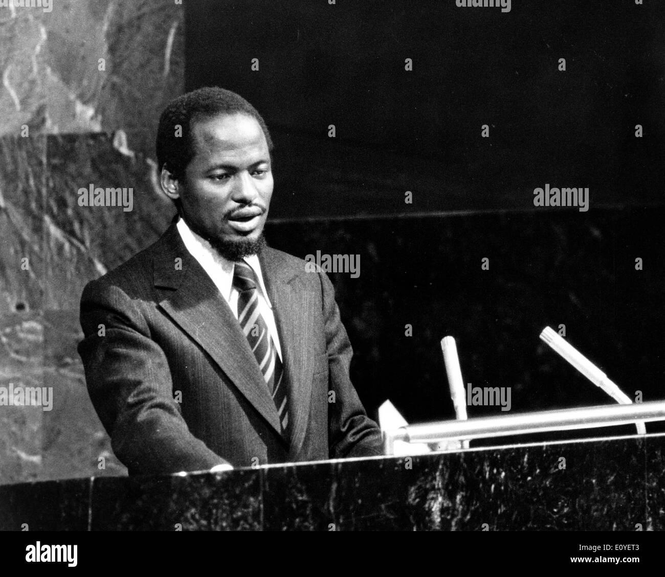 Joaquim alberto chissano -Fotos und -Bildmaterial in hoher Auflösung ...