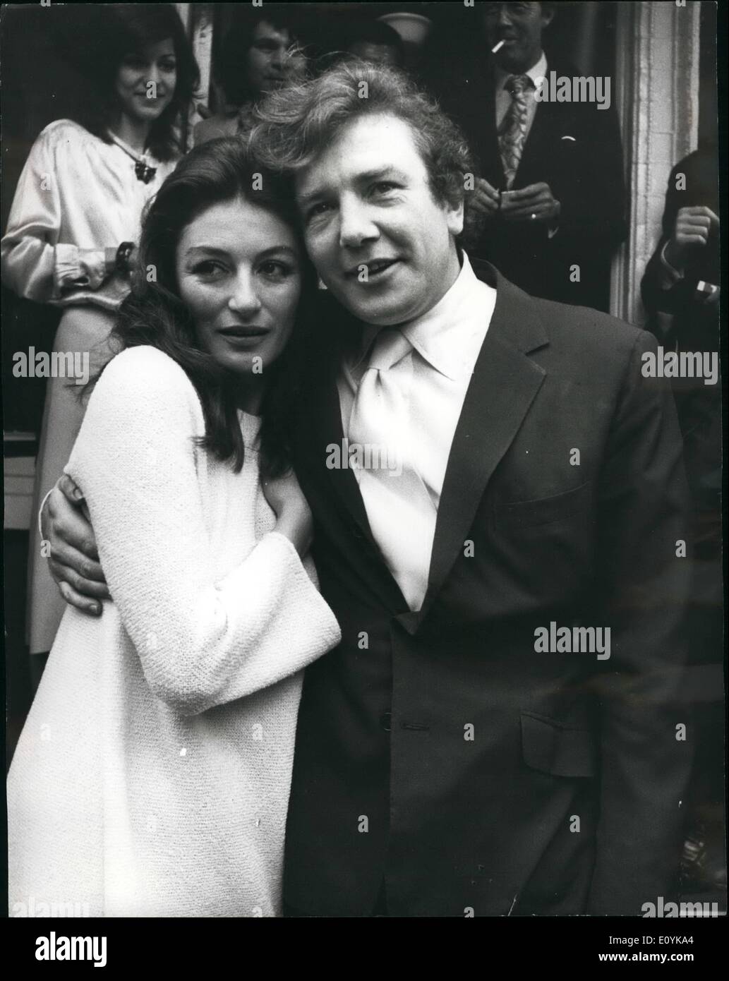 8. August 1970 - Albert Finney und Anouk Mi heute Morgen bei dem ...