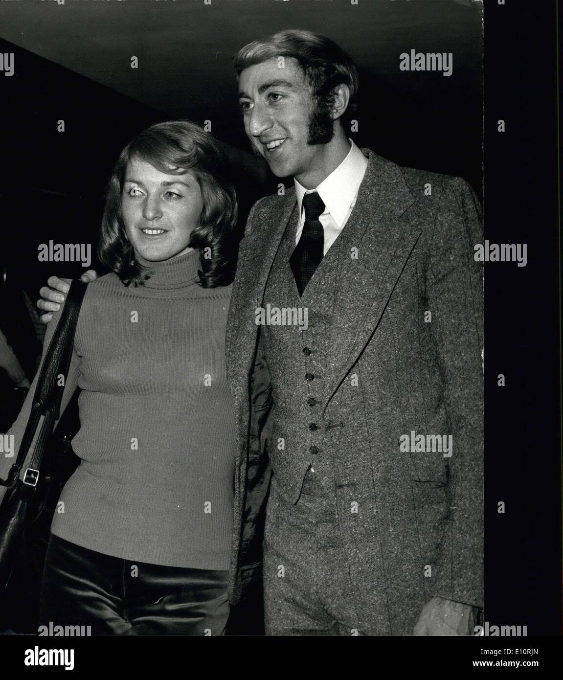 31. Dezember 1973 - fliegt der Hemerys nach Hause. Das Foto zeigt David ...