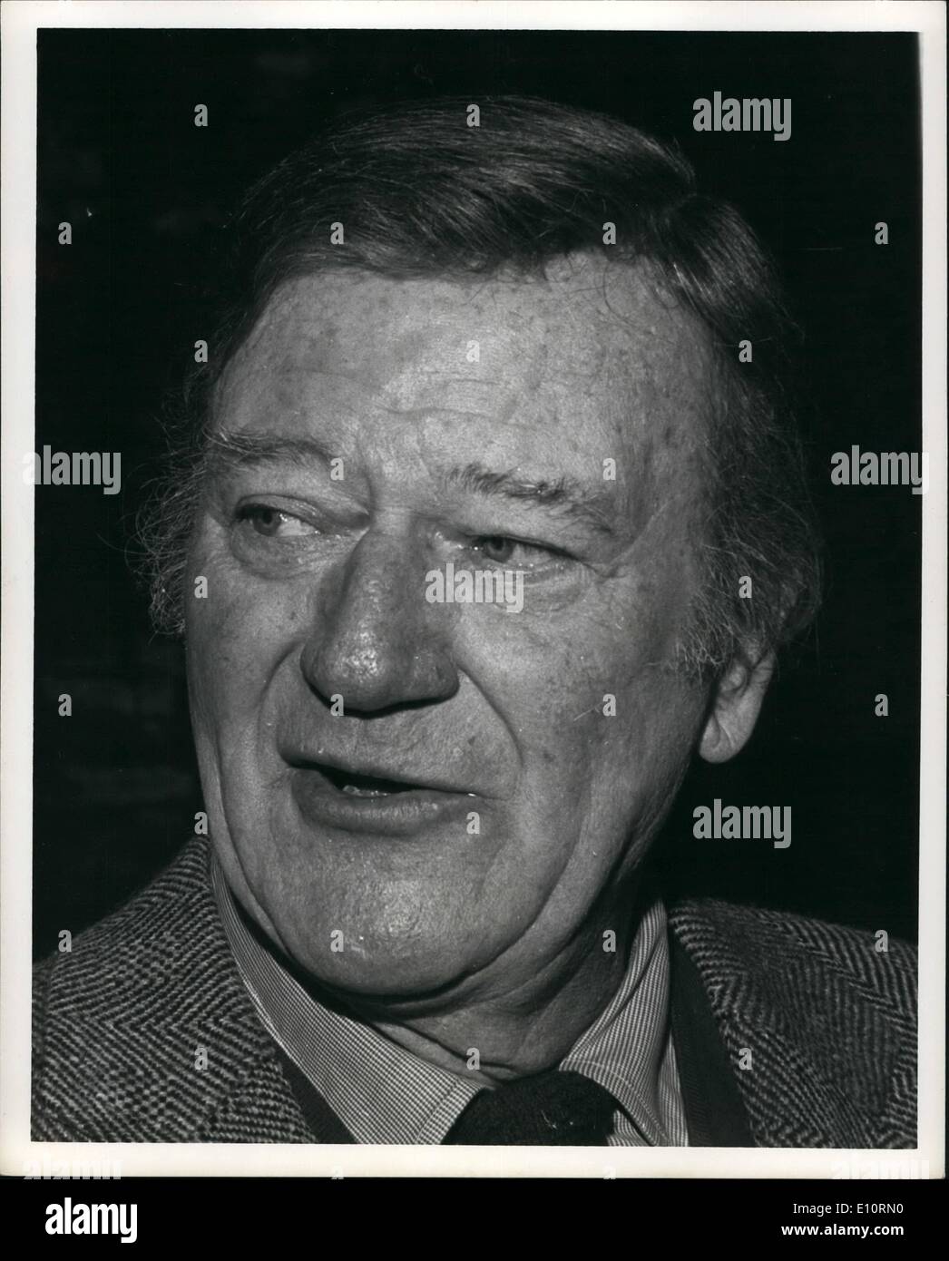 1974 john wayne cambridge -Fotos und -Bildmaterial in hoher Auflösung ...