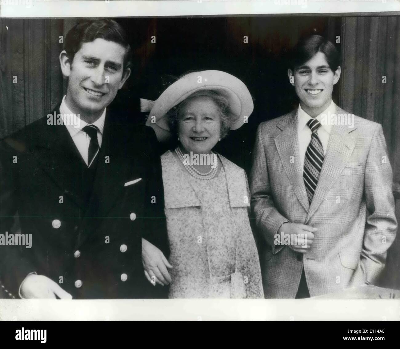 Prinz andrew königin mutter -Fotos und -Bildmaterial in hoher Auflösung ...