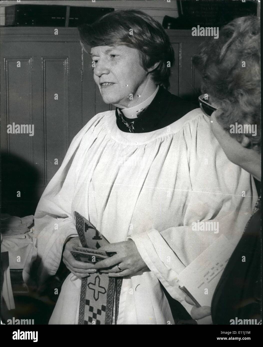 Canon mary simpson erste frau priester zu predigen abtei -Fotos und ...