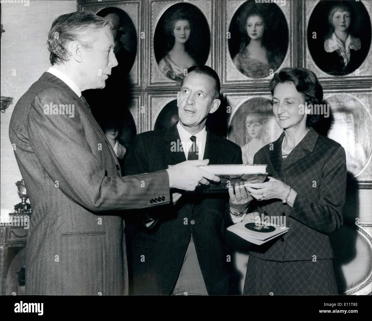 Foto zeigt sir anthony blunt -Fotos und -Bildmaterial in hoher ...