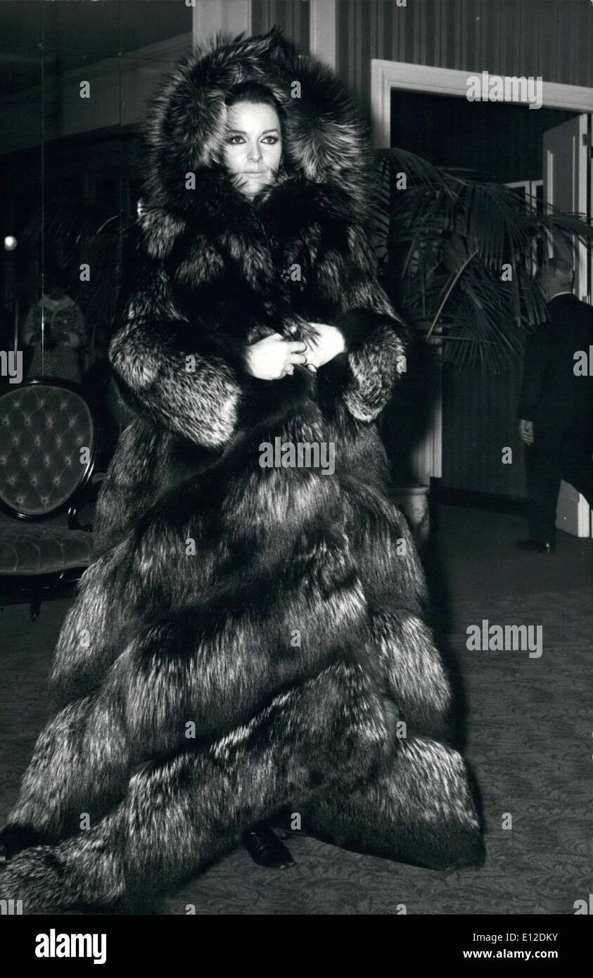 Beautiful actress lisa gastoni -Fotos und -Bildmaterial in hoher ...