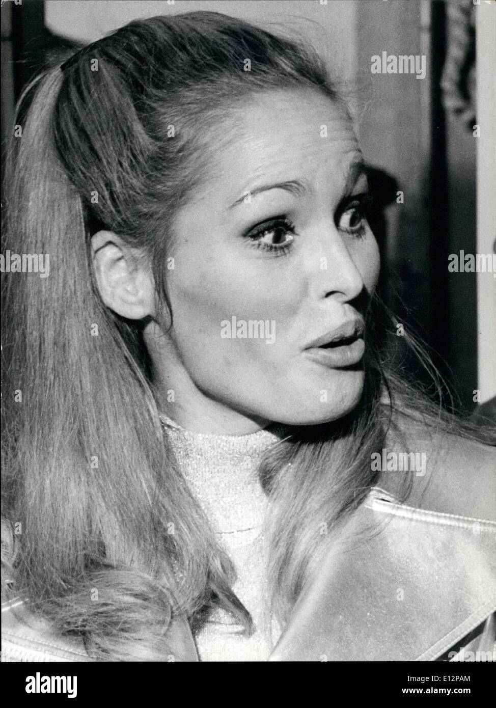 Ursula andress ursula andress ursula -Fotos und -Bildmaterial in hoher ...