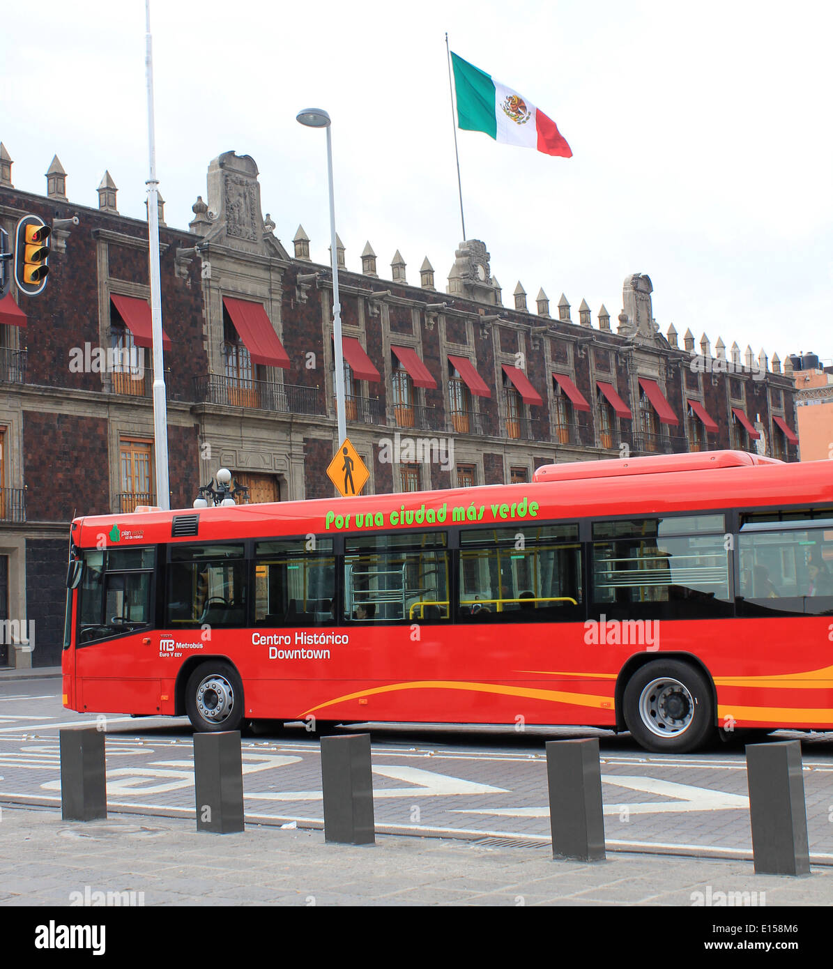 Metrobus bus mexico city -Fotos und -Bildmaterial in hoher Auflösung ...