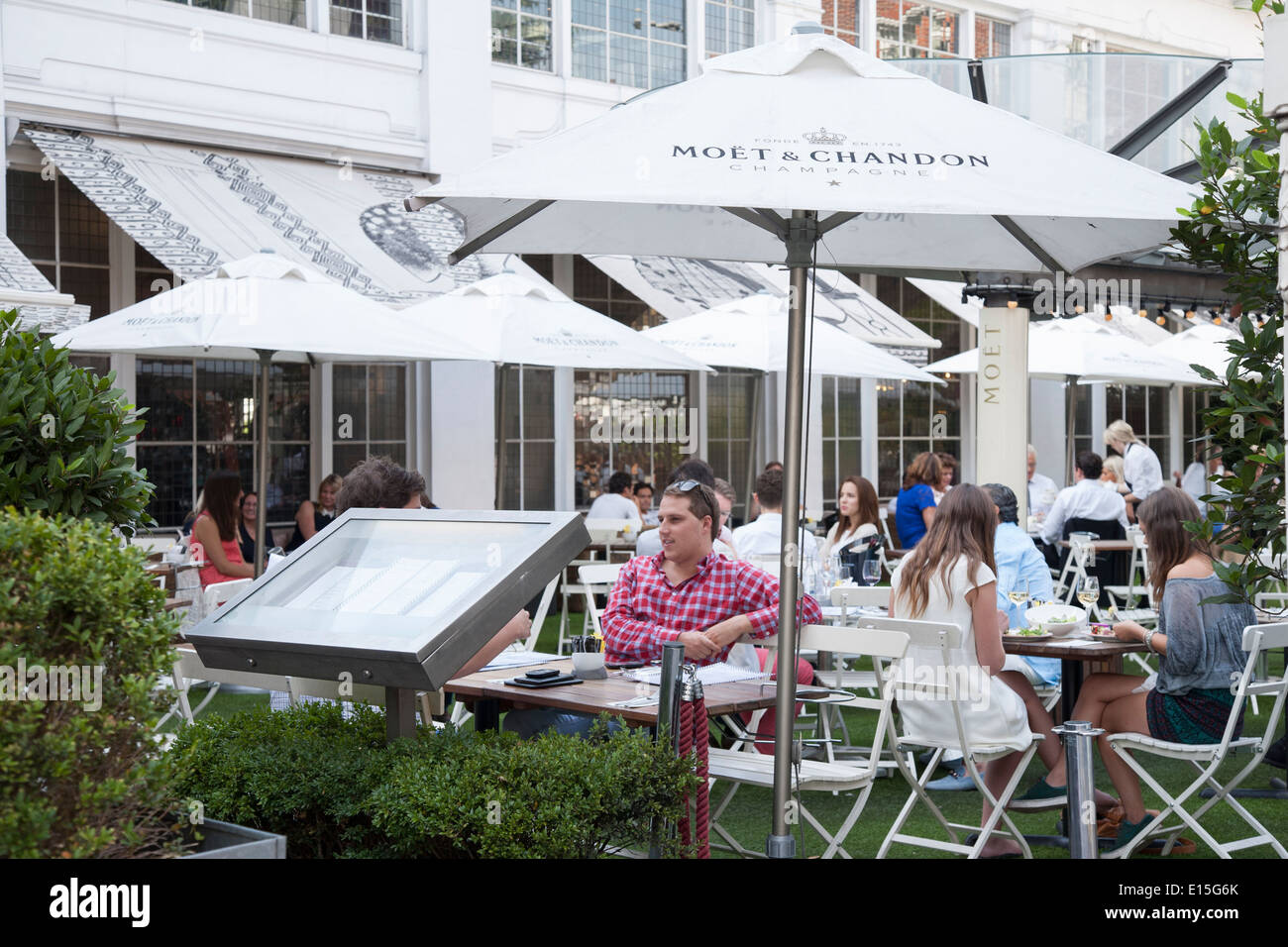 Bluebird Cafe; Bar und Restaurant, Kings Road; Chelsea; London; England ...
