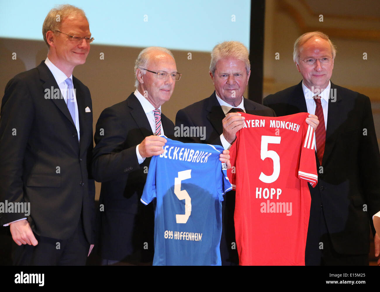 Hamburg, Deutschland. 23. Mai 2014. Michael Goering (L-R), Vorsitzender ...