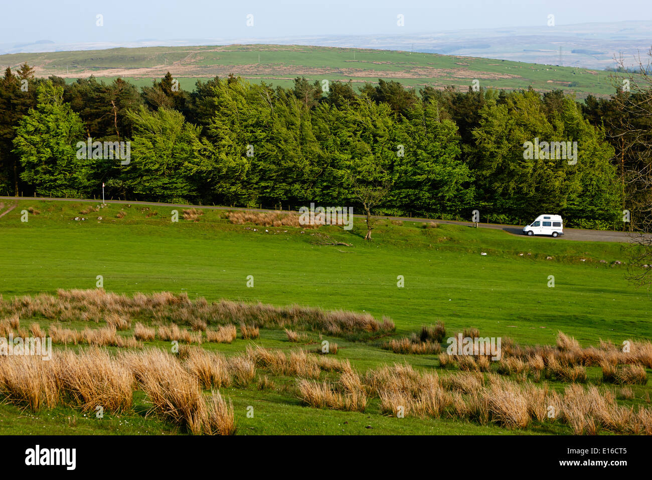 alte Ford Transit Wohnmobil geparkt abseits der ausgetretenen Pfade in ...