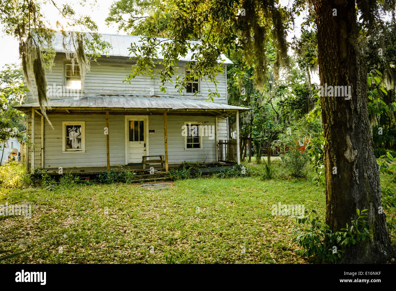 Haus in verfall -Fotos und -Bildmaterial in hoher Auflösung – Alamy