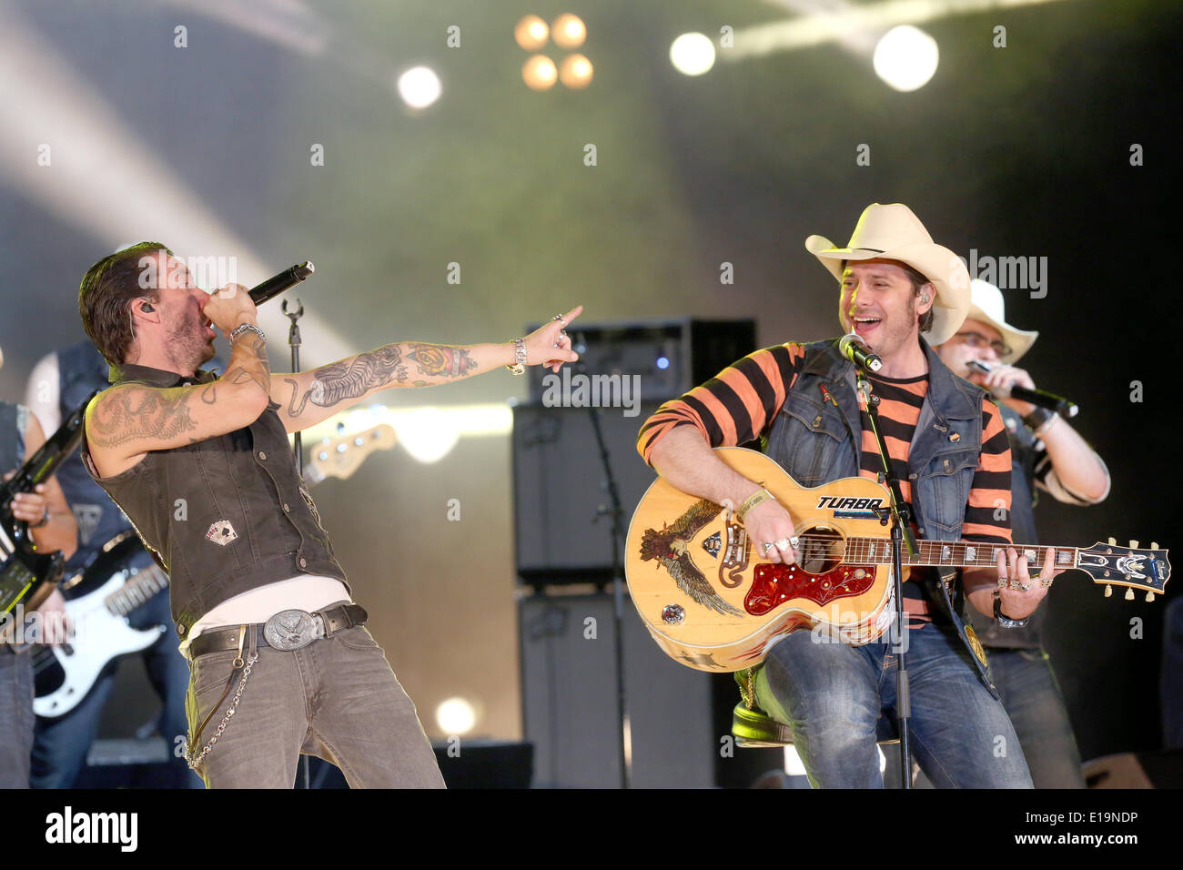 Sascha vollmer bosshoss where -Fotos und -Bildmaterial in hoher ...
