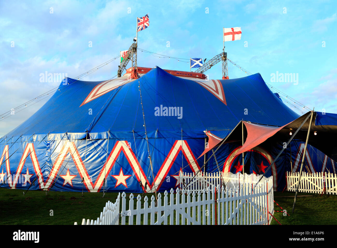 Circus show -Fotos und -Bildmaterial in hoher Auflösung – Alamy