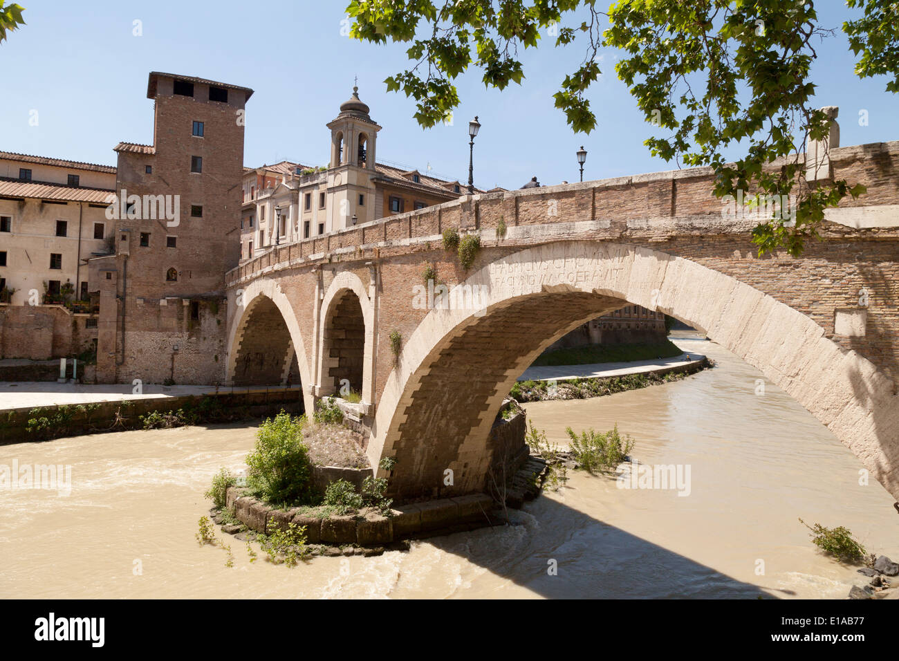 Ponte Fabricio (Fabricio Brücke), Rom Italien - verbindet auf der ...