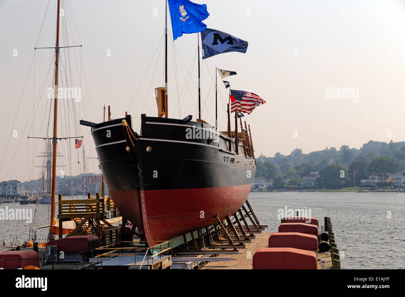 Den Rumpf der letzten Wiederaufbau bewaldeten Walfangschiff Charles W ...