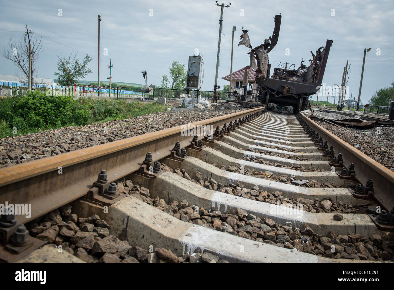 Bahnübergang an der Grenze von Slowjansk - frontline Position des pro ...