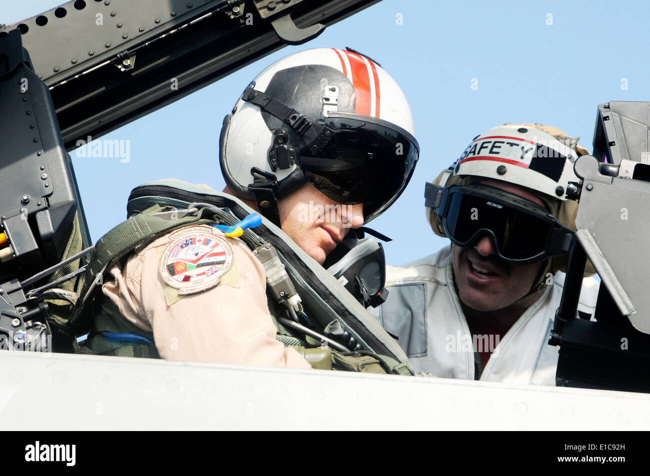 Uns marine lt cmdr bill fallon -Fotos und -Bildmaterial in hoher ...