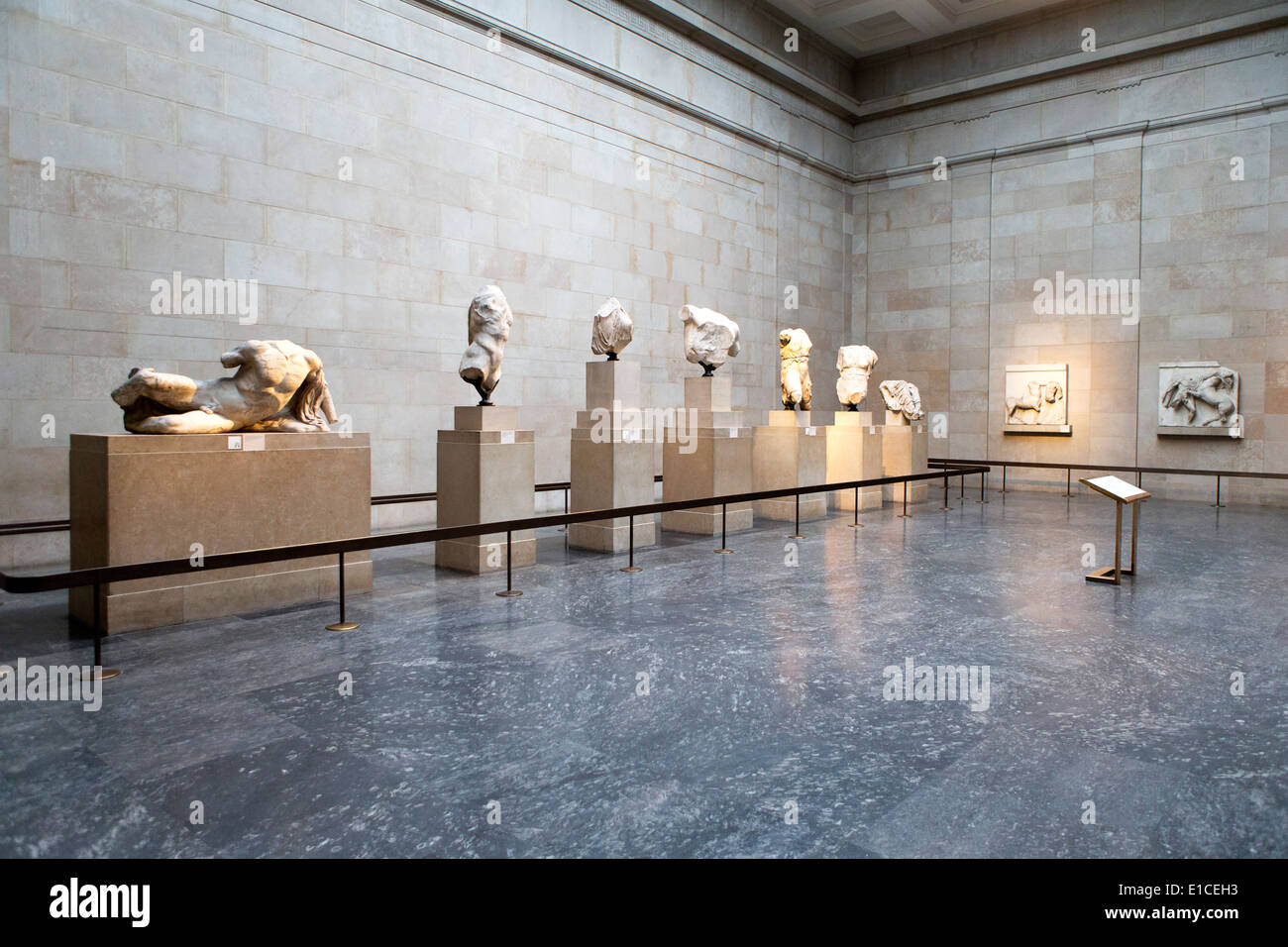 Die Elgin Marbles (Elgin Marbles) auf dem Display in der Duveen Gallery ...